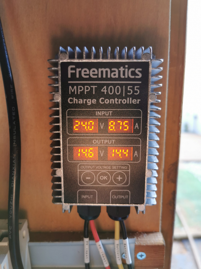 Freematics – Freematics DC-DC MPPT Charge Controller